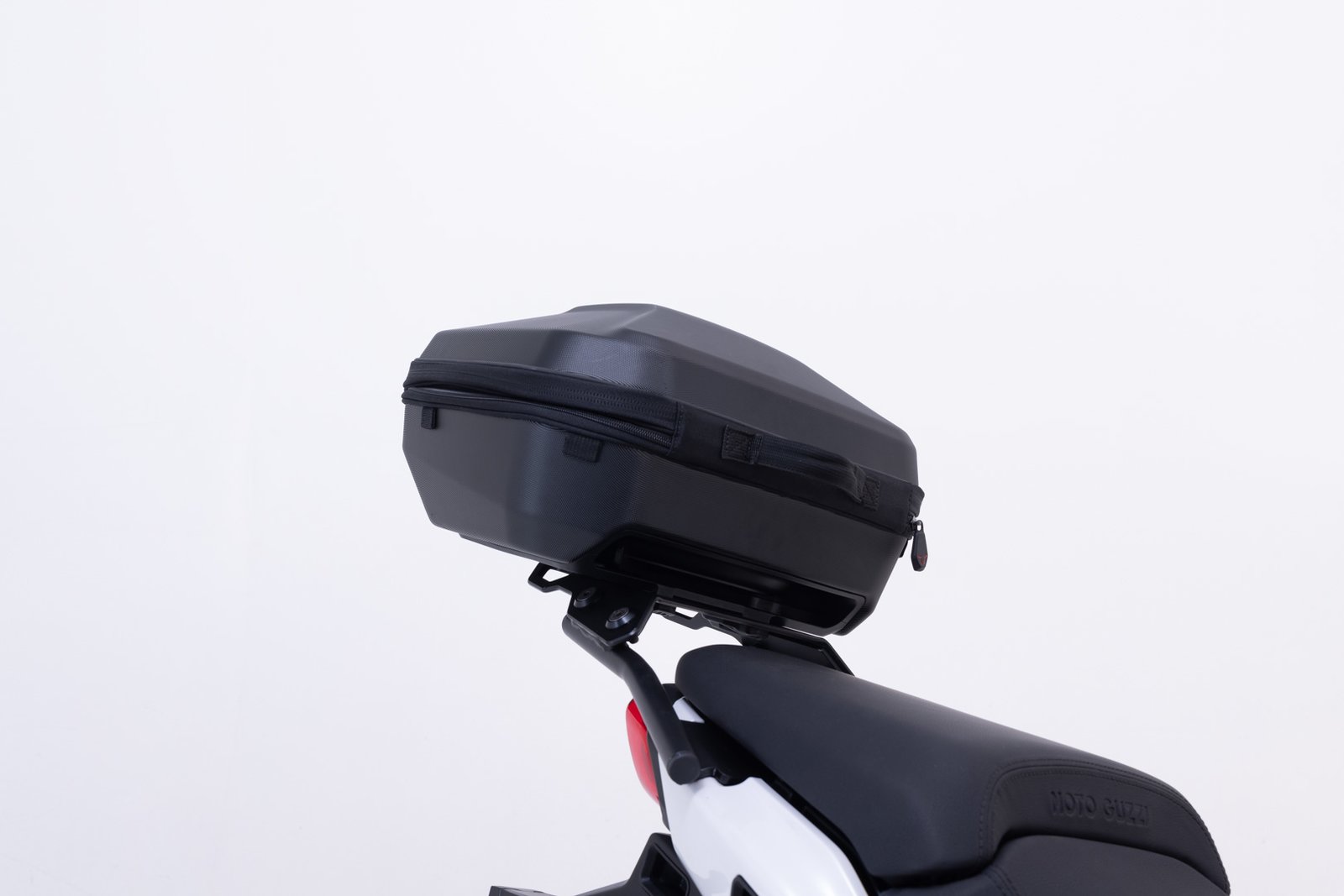 STREET-RACK černý Moto Guzzi V100 Mandello/S (22-). | SUMOTO Brno